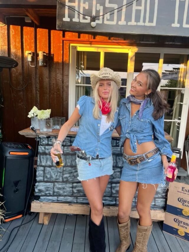 40 Best Friend Halloween Costume Ideas Spooktacular Duos 4827