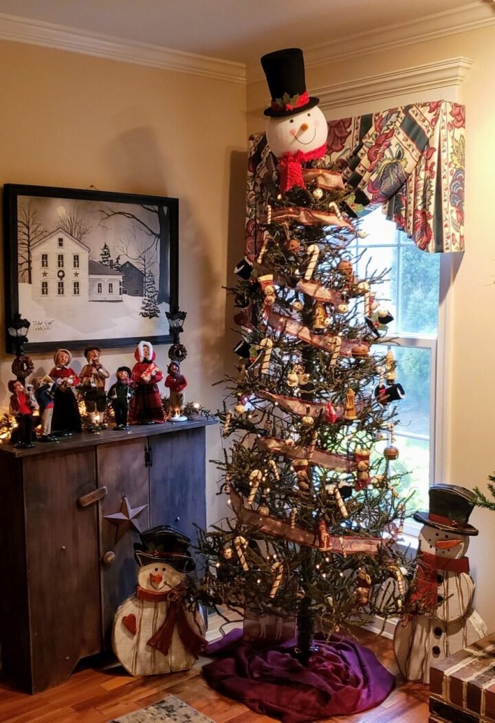 25 Creative DIY Christmas Tree Stands - Make Your Own In Time For Holiday