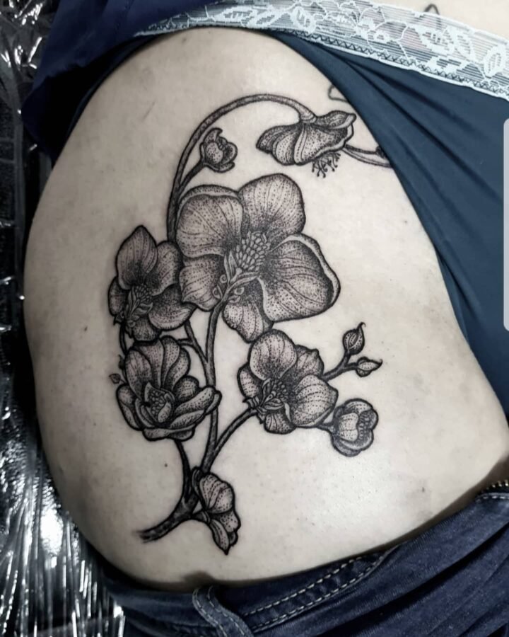 15 Creative Hip-Tattoo Designs For Women