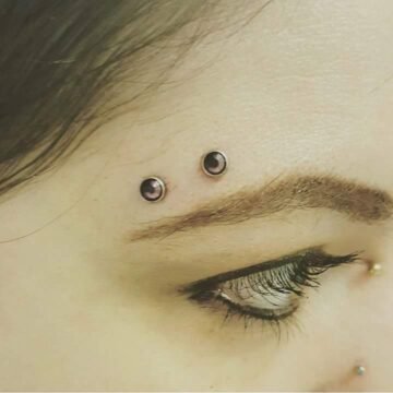 25 Eyebrow Piercings For Women To Sport An Ultra-Stylish Look - Gravetics