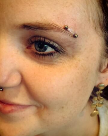 25 Eyebrow Piercings For Women To Sport An Ultra-Stylish Look - Gravetics