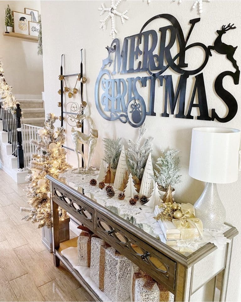 25 Christmas Entryway Decor Ideas For A Festive Welcome