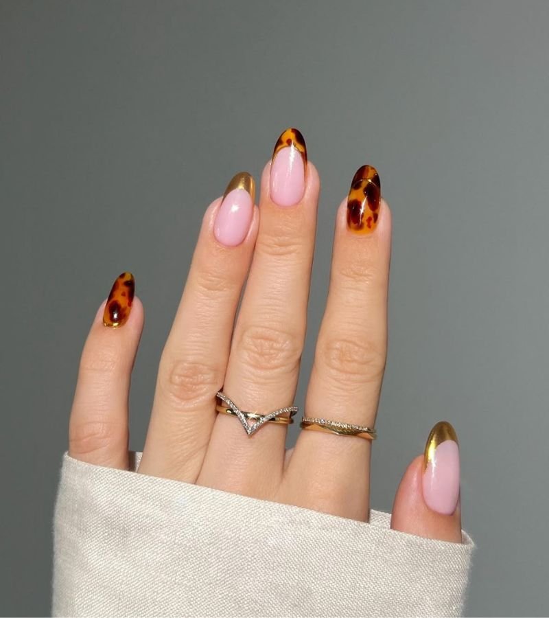 25 Chic Tortoise Shell Nail Designs For A Stylish Look