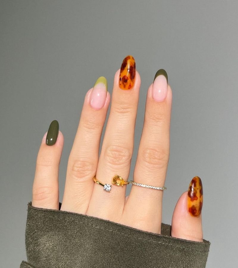25 Chic Tortoise Shell Nail Designs For A Stylish Look