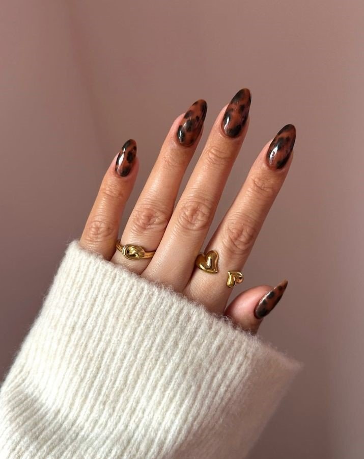 25 Chic Tortoise Shell Nail Designs For A Stylish Look