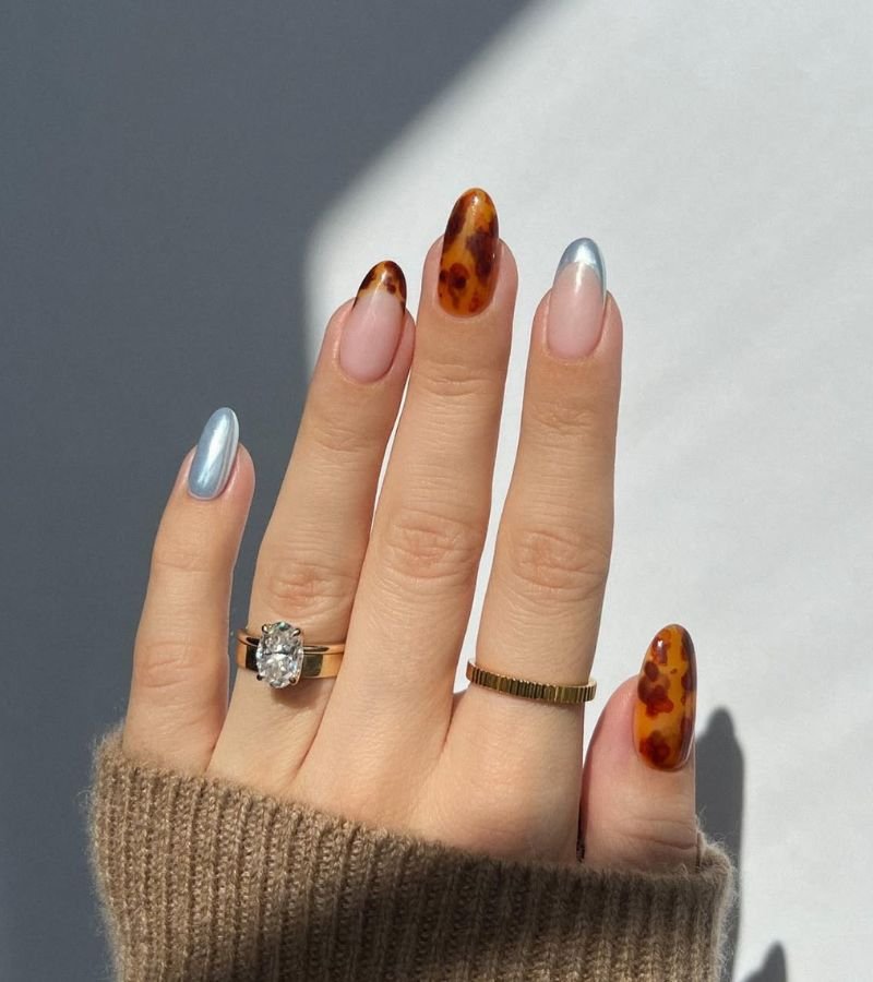 25 Chic Tortoise Shell Nail Designs For A Stylish Look